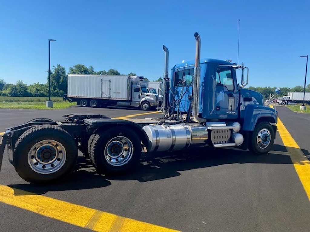 2015 MACK CHU613 TANDEM AXLE DAYCAB FOR SALE #4071