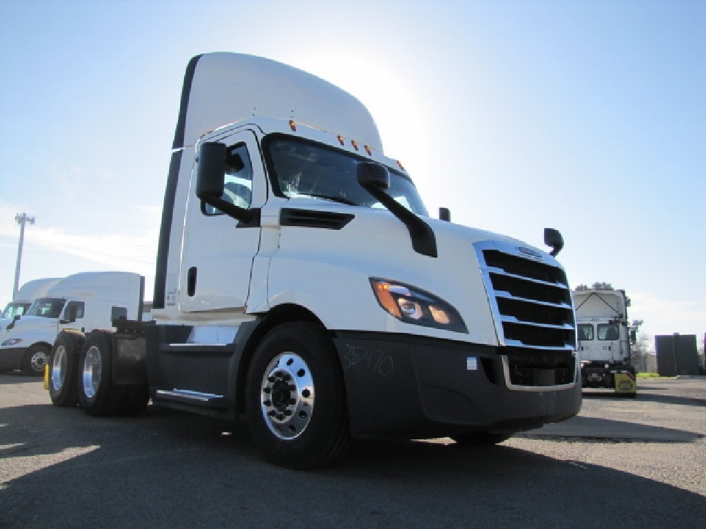 2019 FREIGHTLINER CA126DC TANDEM AXLE DAYCAB FOR SALE #14535