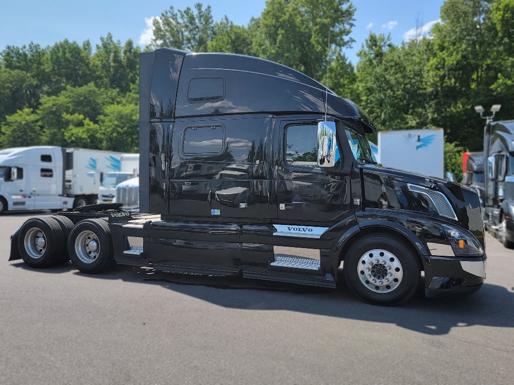 2018 VOLVO VNL64T780 TANDEM AXLE SLEEPER FOR SALE #15460