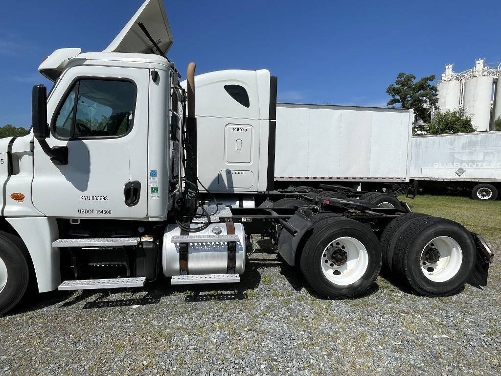 2017 FREIGHTLINER CASCADIA 125 TANDEM AXLE DAYCAB FOR SALE #16027