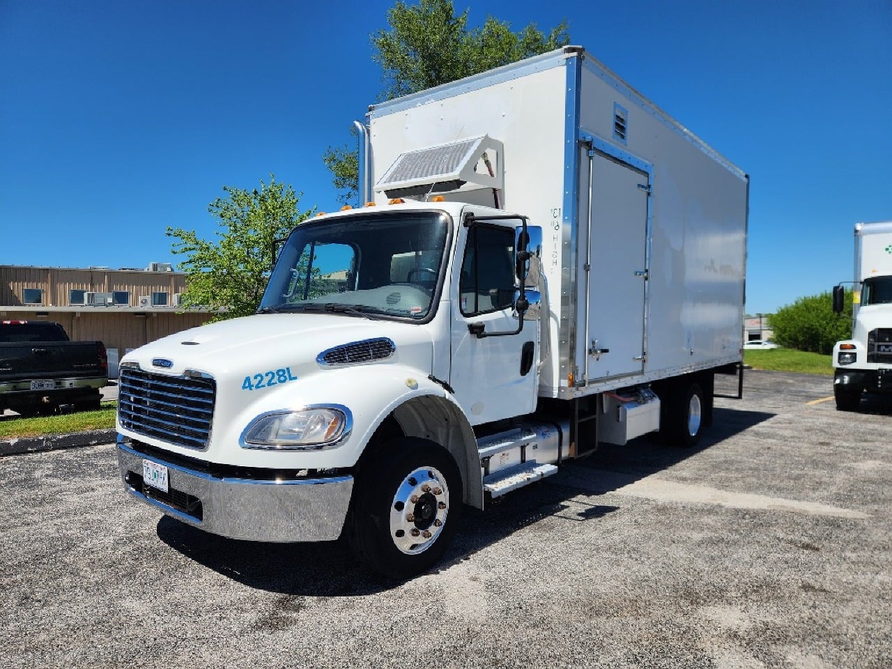 2018 FREIGHTLINER BUSINESS CLASS M2-106 BOX VAN TRUCK FOR SALE #18073