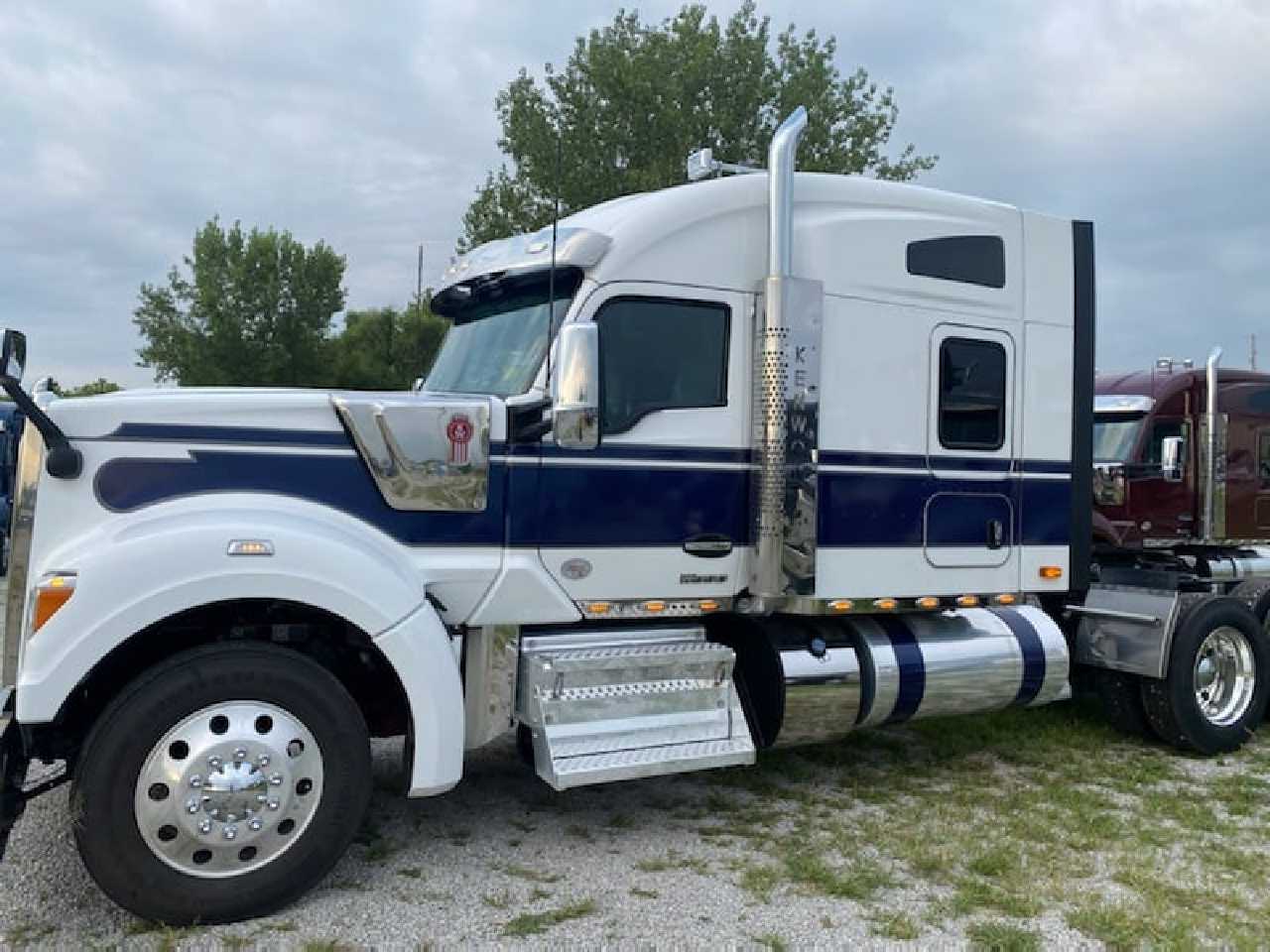 2022 KENWORTH W990 TANDEM AXLE SLEEPER FOR SALE #19279