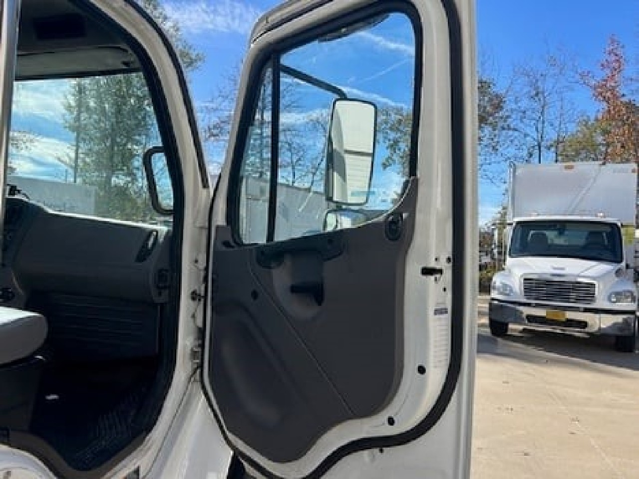 2019 FREIGHTLINER M2-106 BOX VAN TRUCK FOR SALE #19671