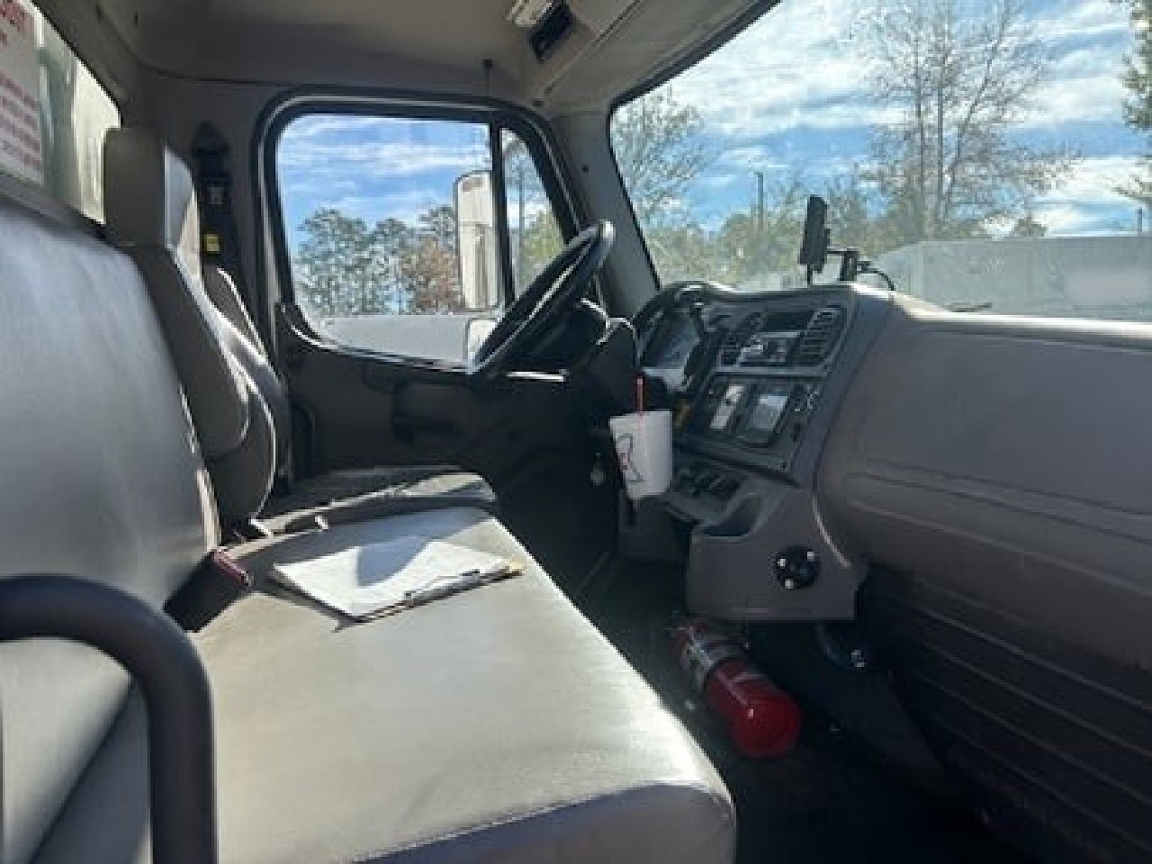 2019 FREIGHTLINER M2-106 BOX VAN TRUCK FOR SALE #19671
