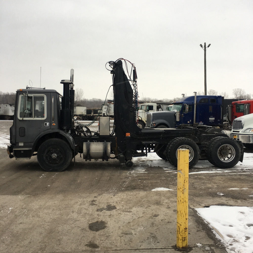 1982 MACK MR6 ROLL-OFF TRUCK FOR SALE #2369