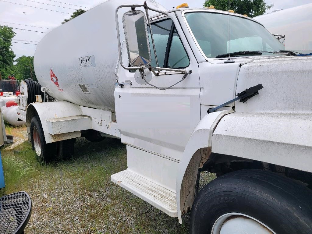1989 FORD T800 2500GAL BOBTAIL PROPANE TRUCK FOR SALE #2833