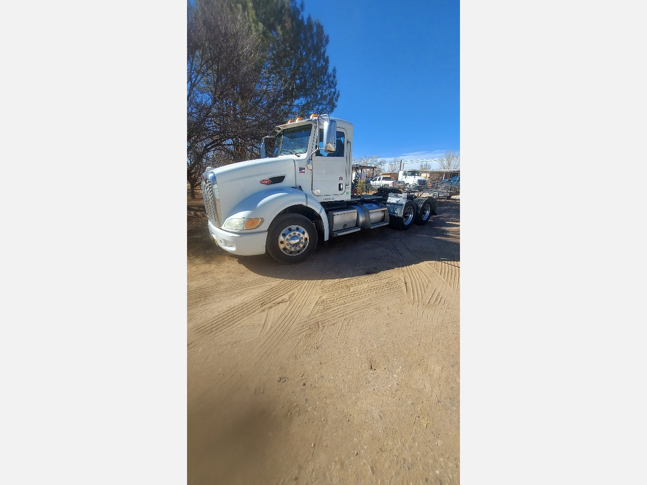 2011 PETERBILT 384 WITH PTO DAYCAB FOR SALE #3559