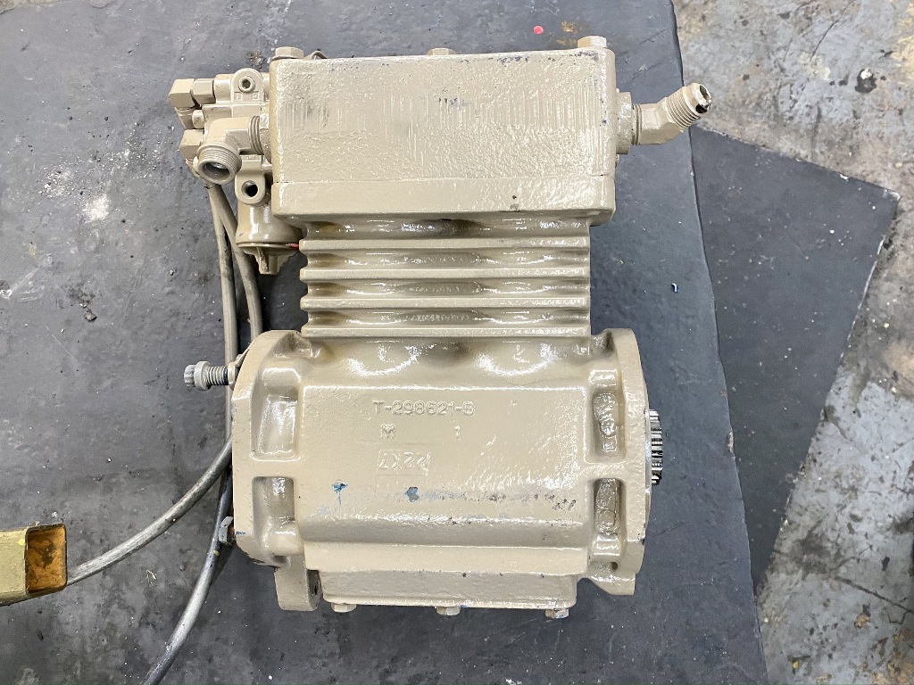 BENDIX TU-FLO 550 COMPRESSOR FOR SALE #2400