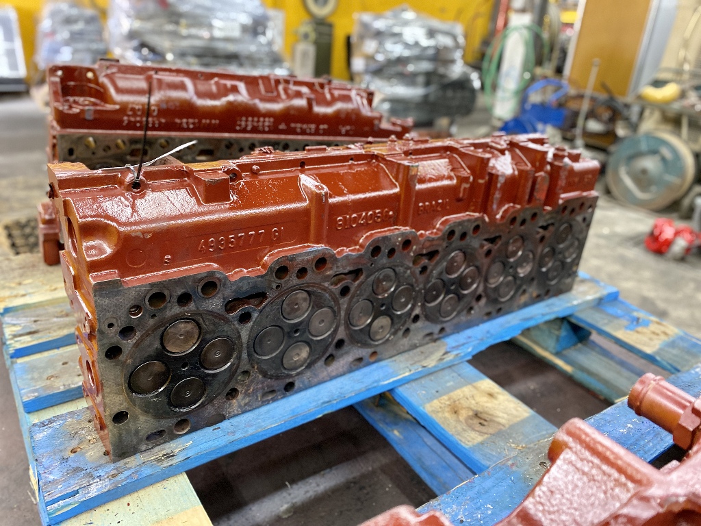 CUMMINS ISC CYLINDER HEAD FOR SALE #2562