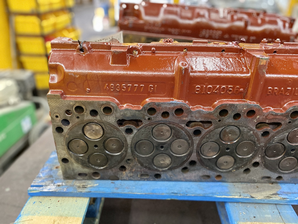 CUMMINS ISC CYLINDER HEAD FOR SALE #2562