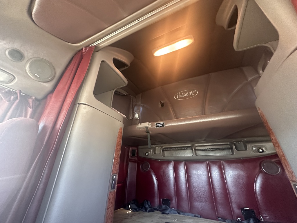 2008 PETERBILT 579 SLEEPER FOR SALE #2066