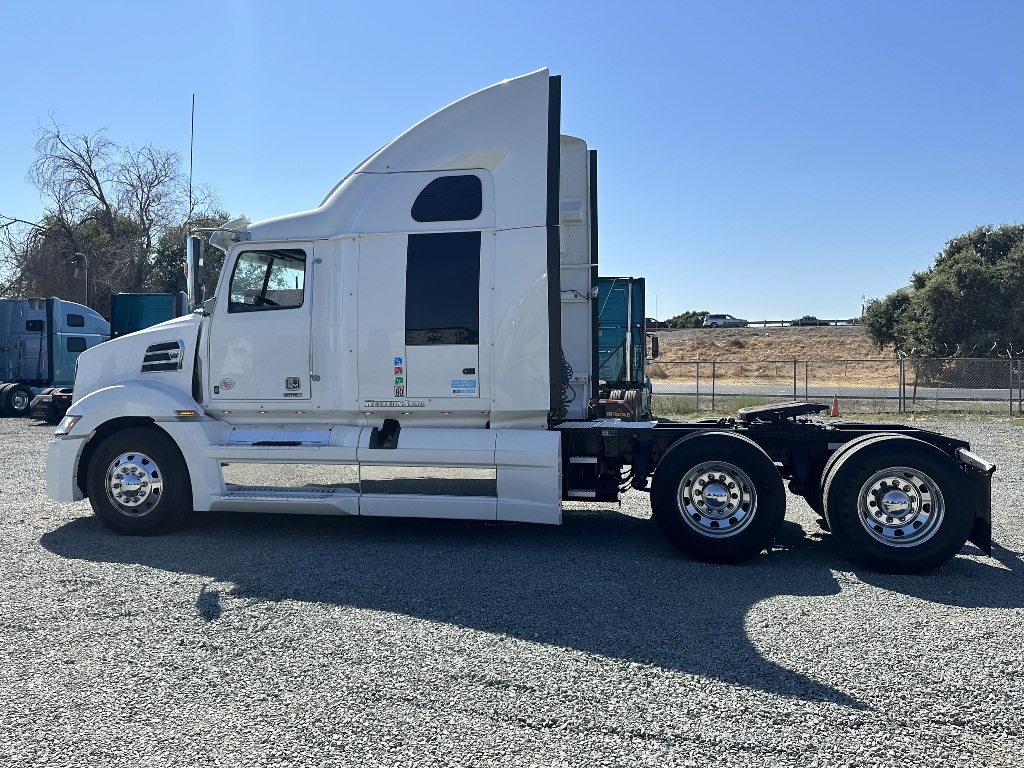 2017 WESTERN STAR 5700XE SLEEPER FOR SALE #2074