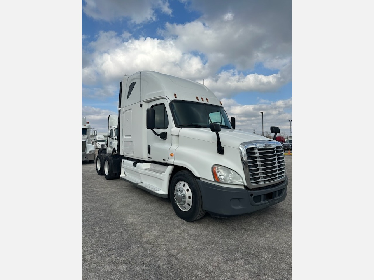 2011 FREIGHTLINER CASCADIA 125 TANDEM AXLE SLEEPER FOR SALE #1218