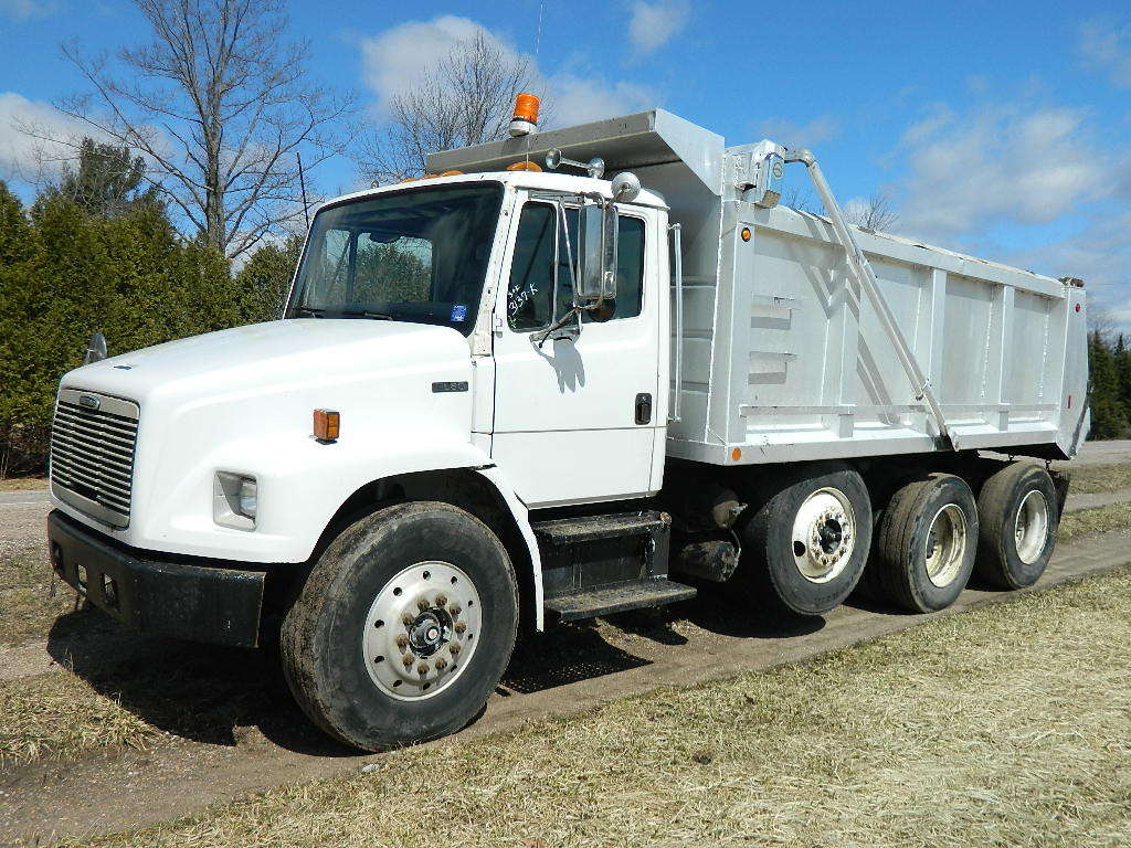2000 FREIGHTLINER FL80 TRI-AXLE DUMP TRUCK FOR SALE #2494