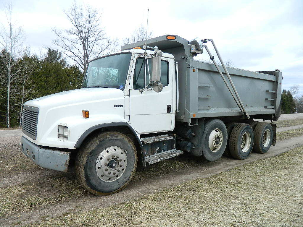 2000 FREIGHTLINER FL80 TRI-AXLE DUMP TRUCK FOR SALE #2497