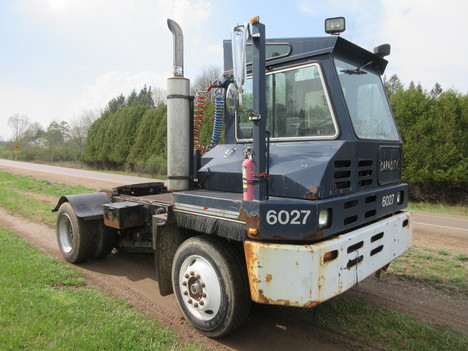 2004 CAPACITY TJ7000 YARD JOCKEY - SPOTTER FOR SALE #3195