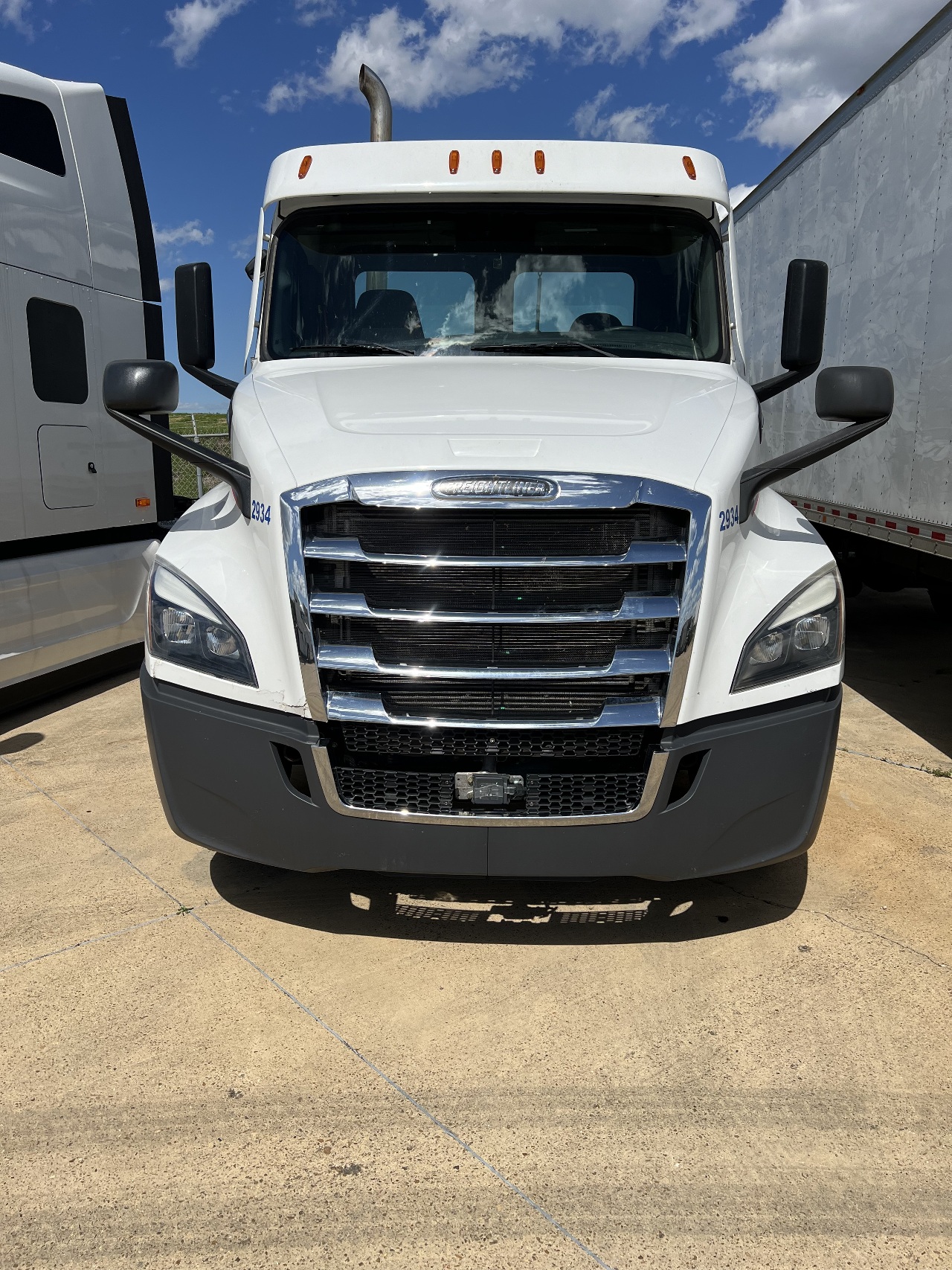 2020 FREIGHTLINER CASCADIA DAY CAB TANDEM AXLE DAYCAB FOR SALE #27389