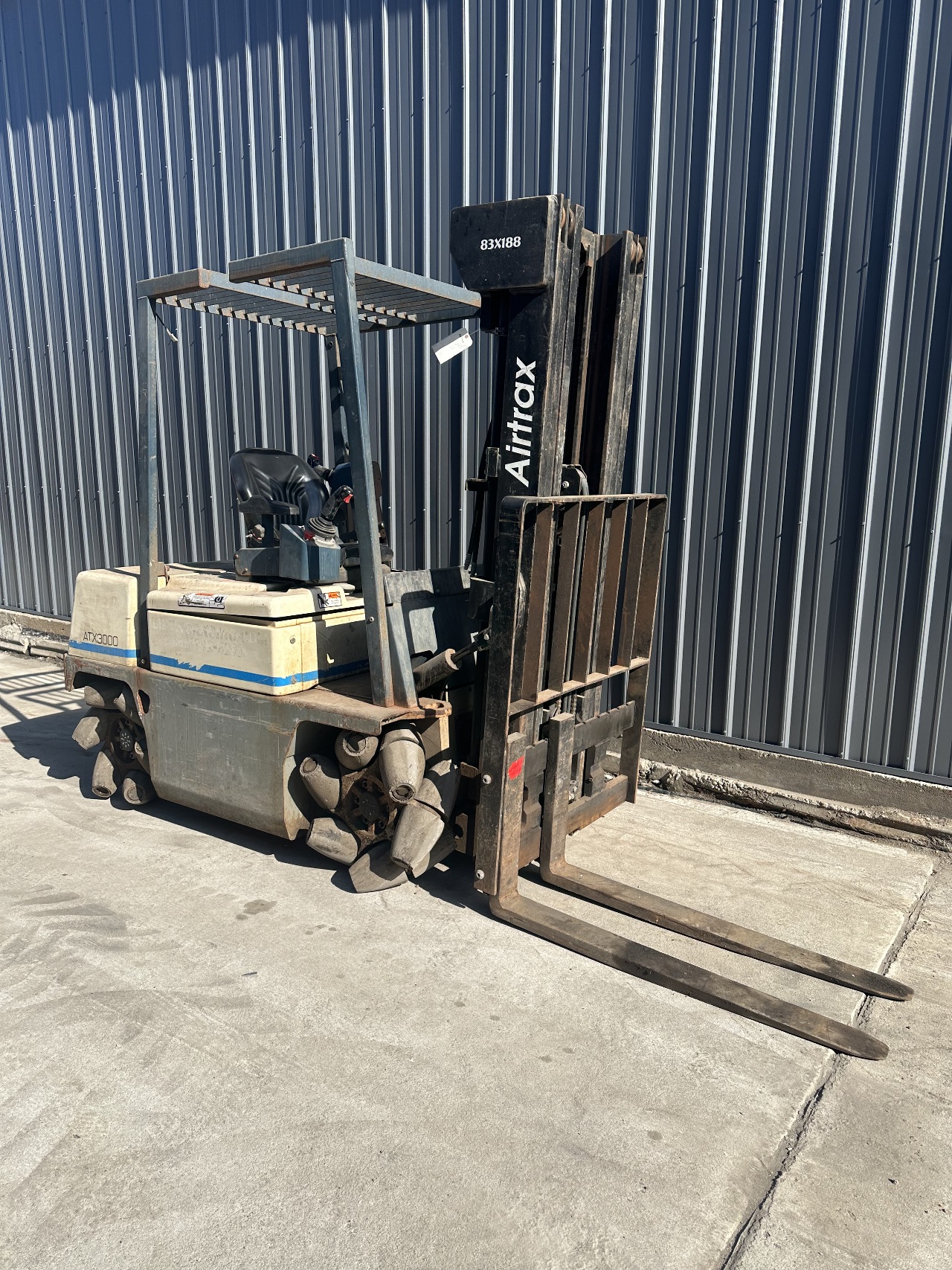 AIRTRAX ATX-3000 MAST FORKLIFT FOR SALE #2423