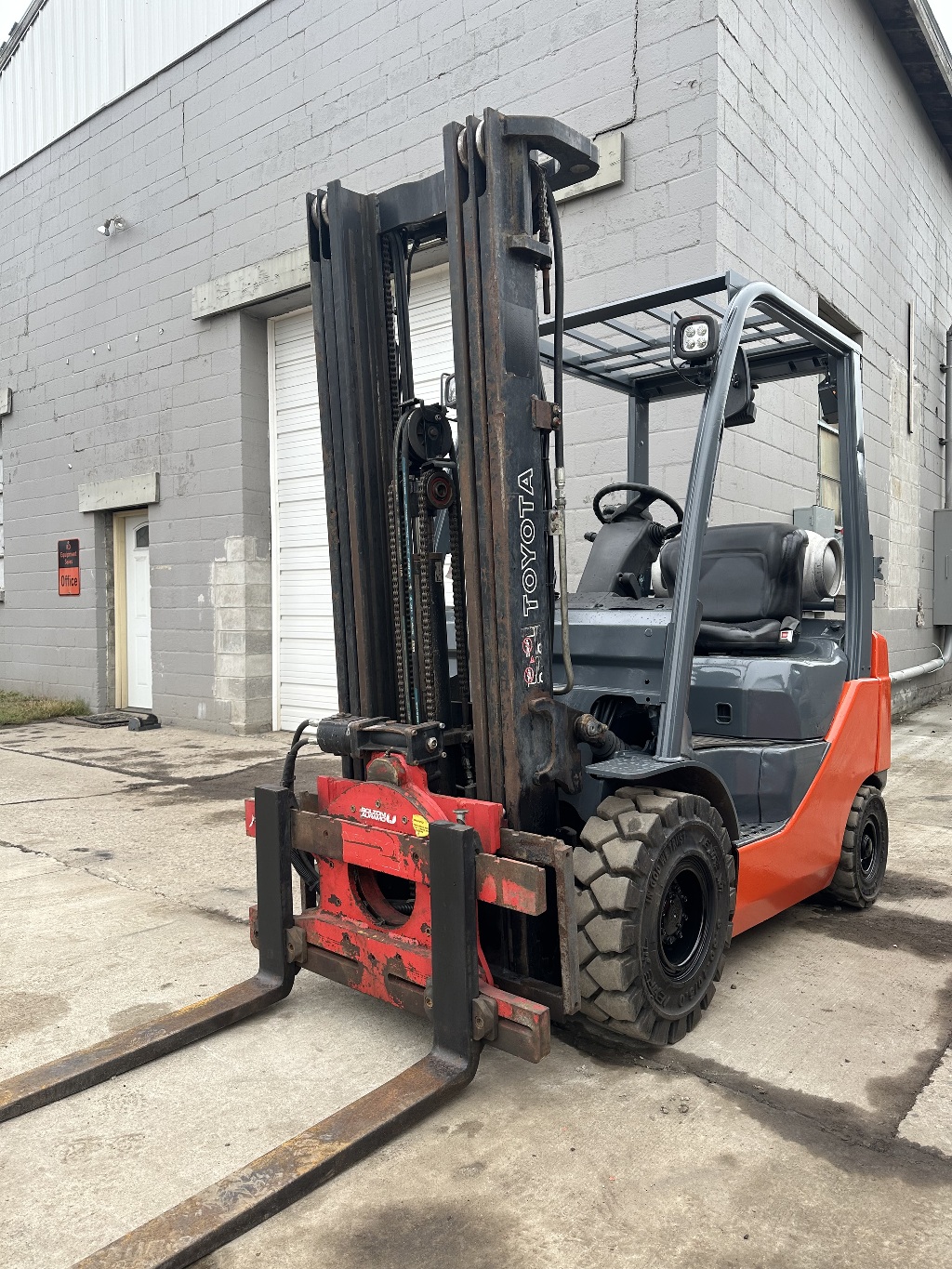 TOYOTA 8FGU18 MAST FORKLIFT FOR SALE #2553