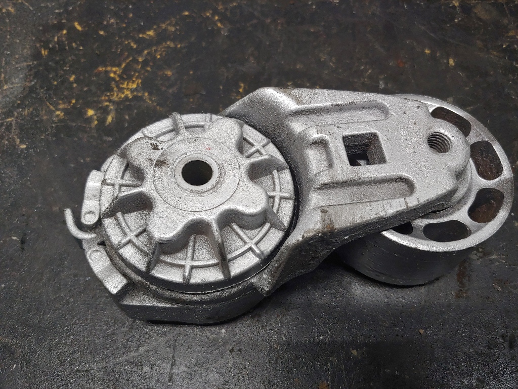 2000 INTERNATIONAL DT466E BELT TENSIONER PULLEY FOR SALE #1687819C92
