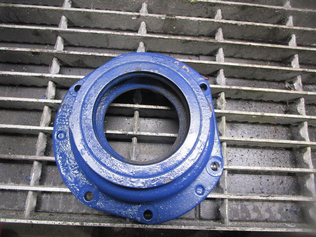 2000 INTERNATIONAL OIL PUMP HOUSING OIL PUMP FOR SALE #1817090C1