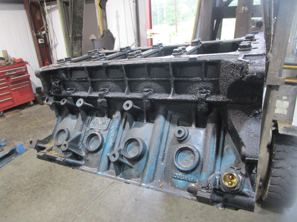 INTERNATIONAL VT365 ENGINE BLOCK FOR SALE #1838170C2