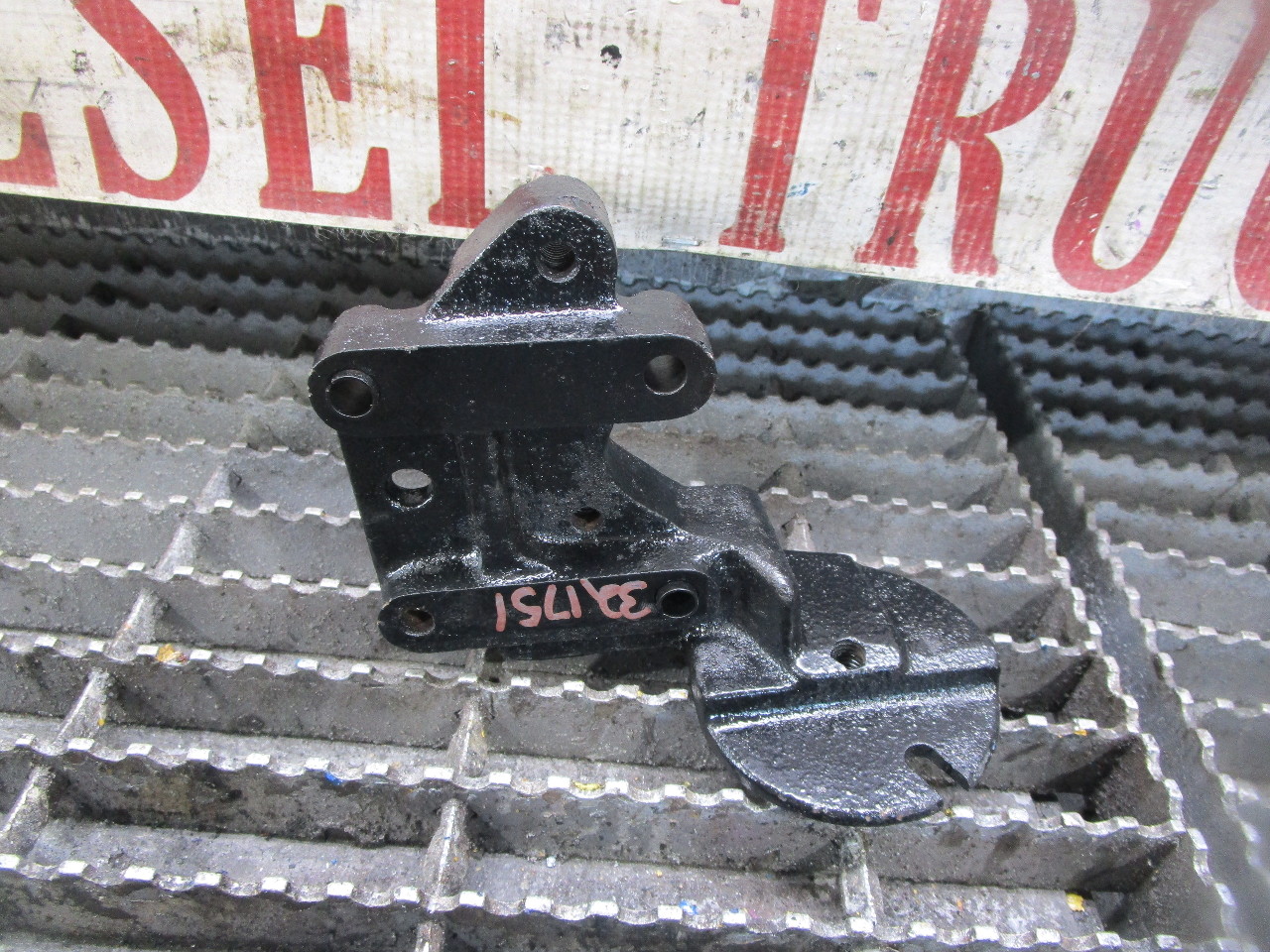 CAT BRACKET ENGINE MOUNT FOR SALE #15704920