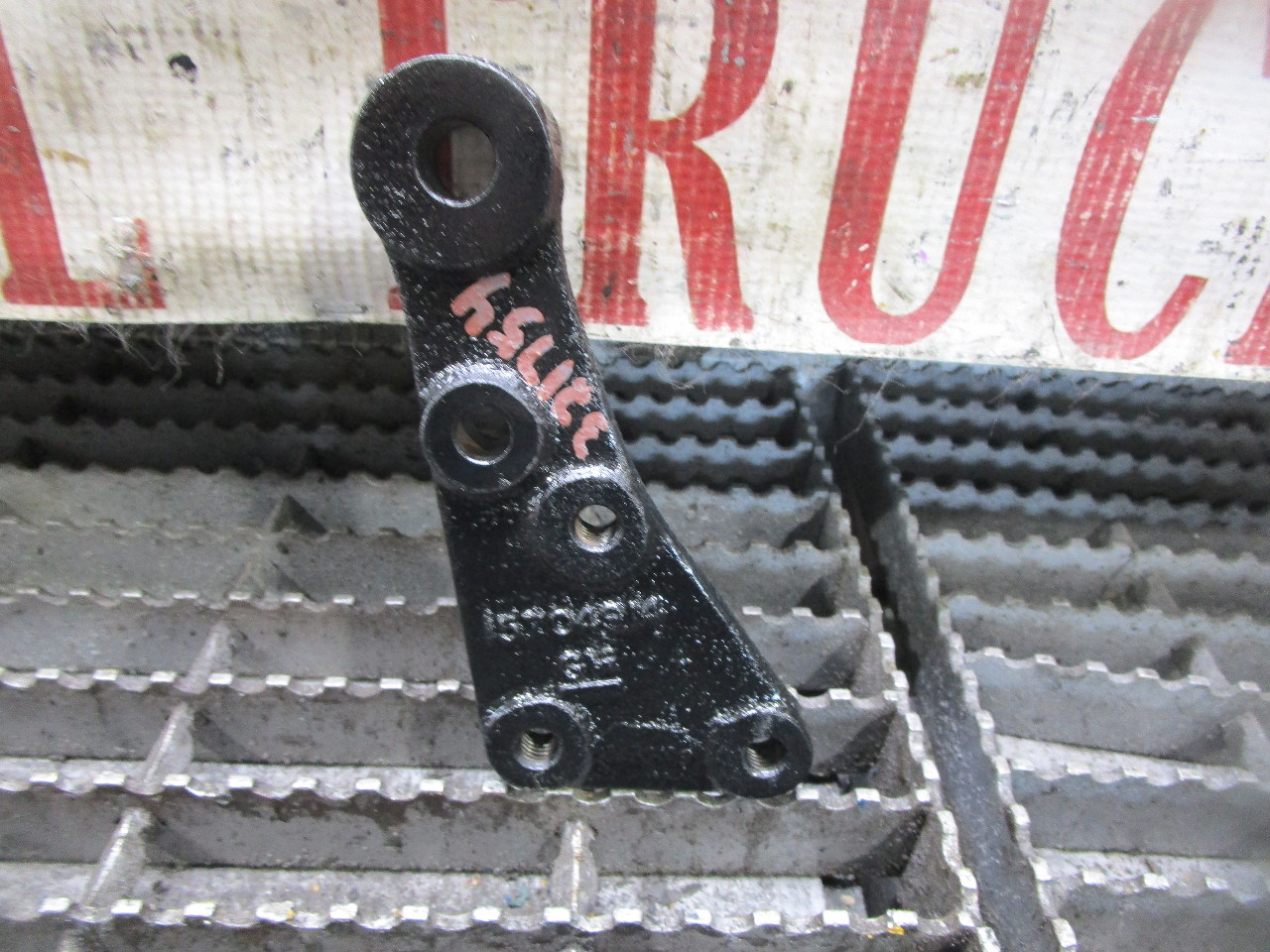 CAT BRACKET ENGINE MOUNT FOR SALE #15704914