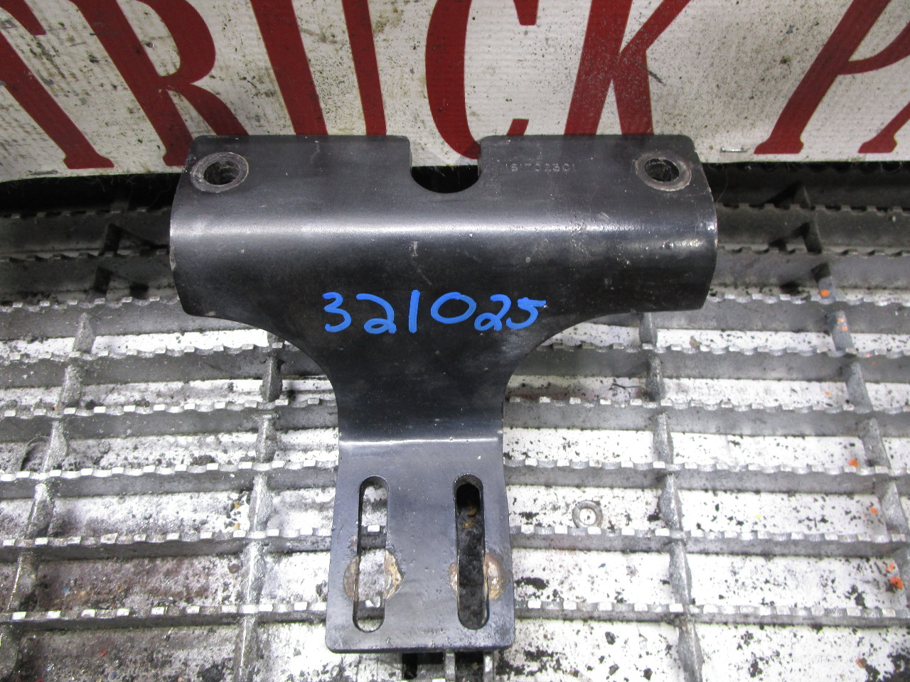 INTERNATIONAL DIESEL ENGINE ENGINE MOUNT FOR SALE #1817023C1