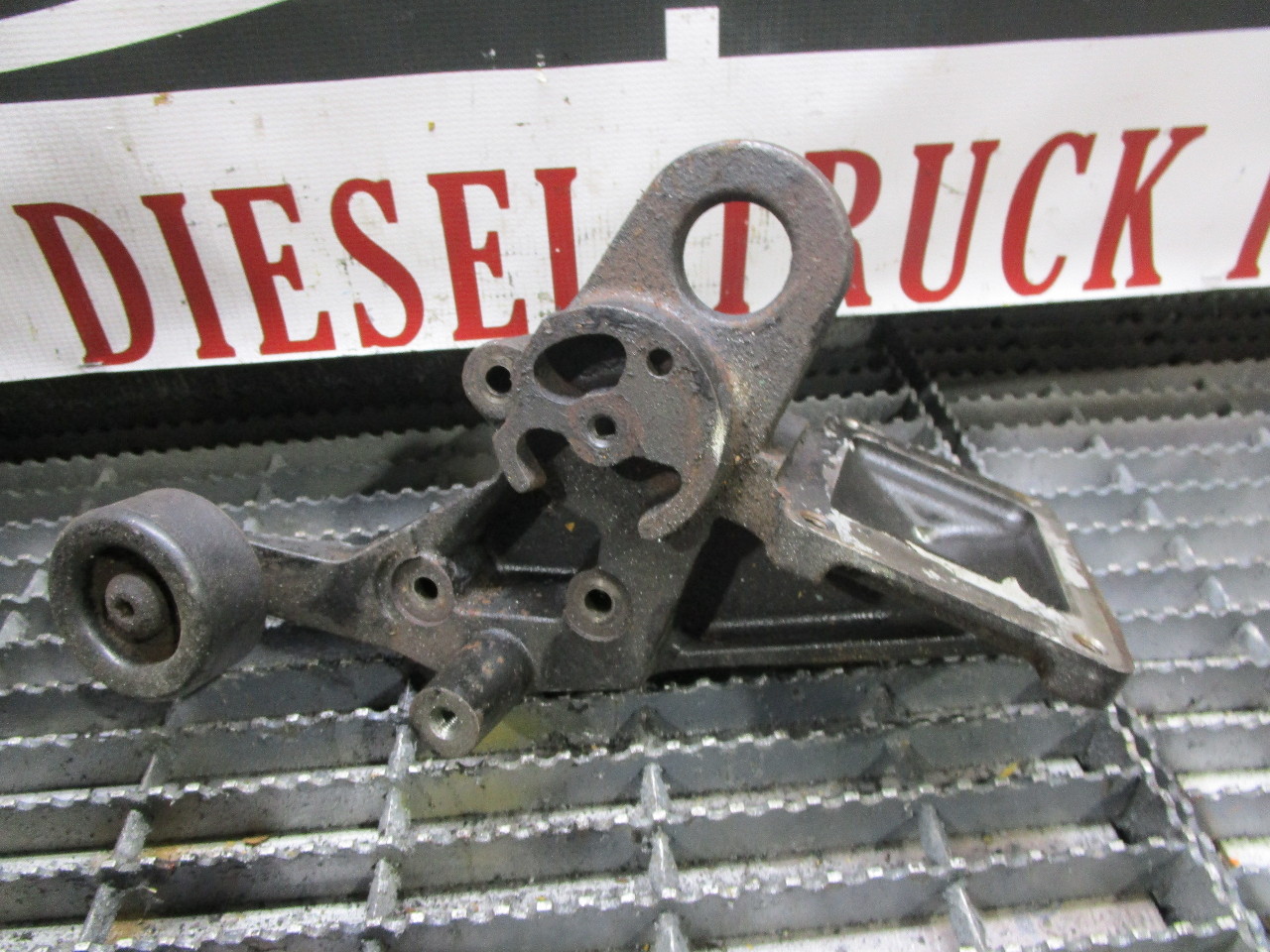 INTERNATIONAL MAXXFORCE ENGINE MOUNT FOR SALE #1872547C2