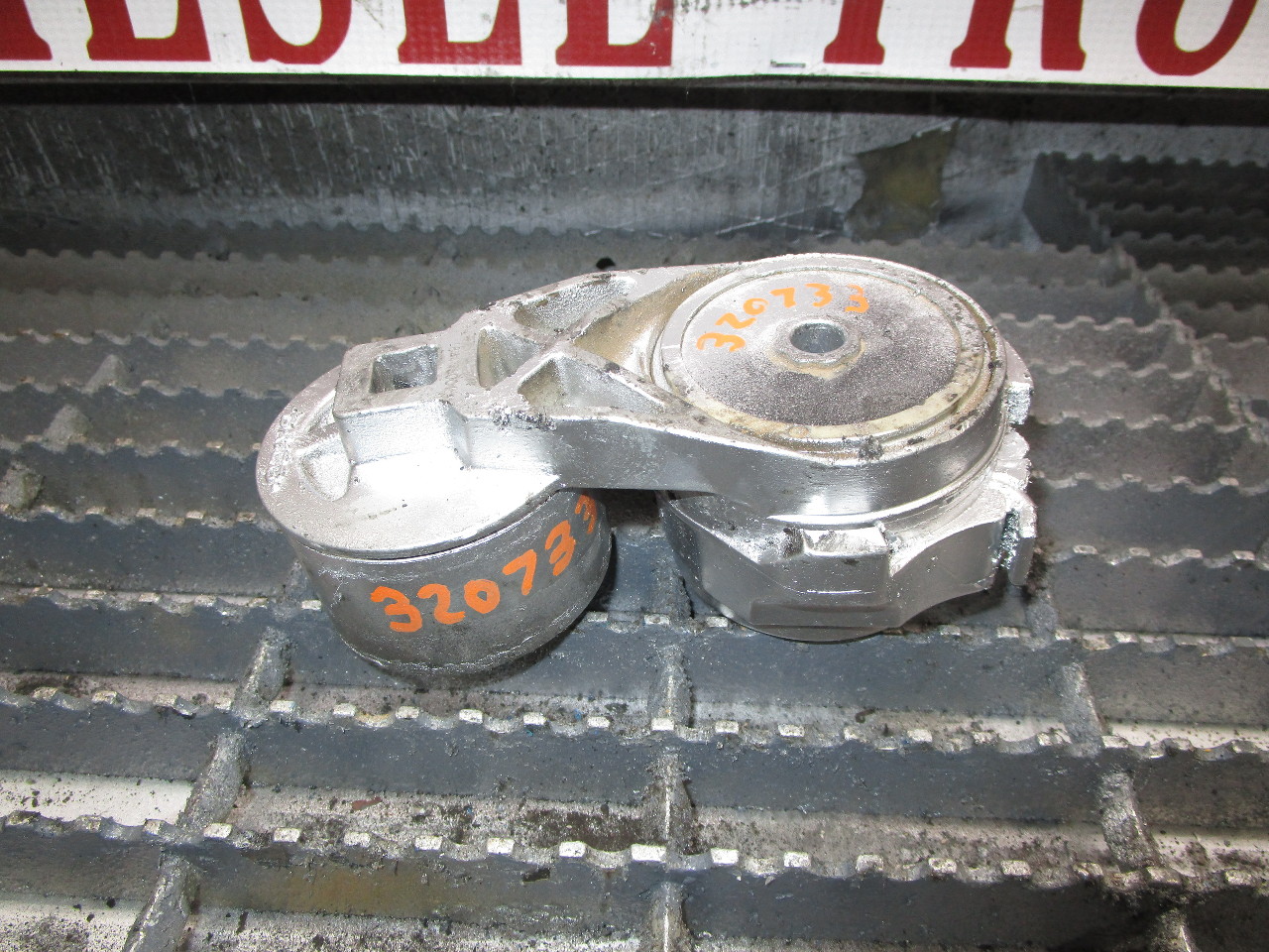 INTERNATIONAL DIESEL ENGINE BELT TENSIONER PULLEY FOR SALE #1841760C1