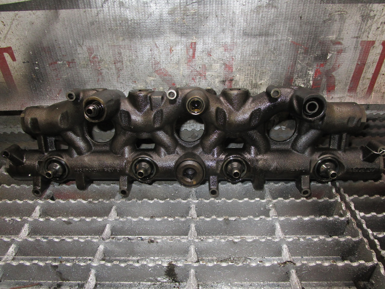 INTERNATIONAL VT365 OIL RAIL FOR SALE #1854701C1