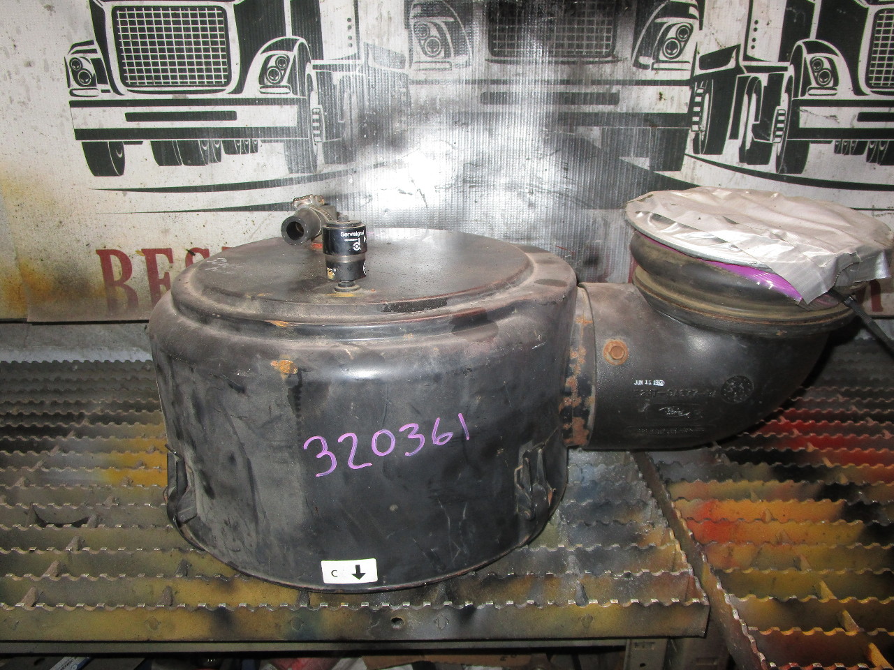 CAT 3208 AIR CLEANER FOR SALE #P14-0559