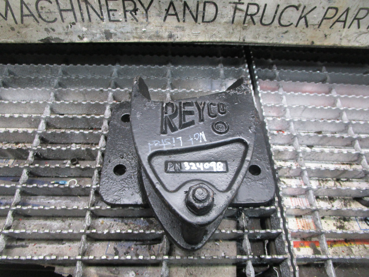 KENWORTH SPRING HANGER SPRING HANGER FOR SALE #21703-00