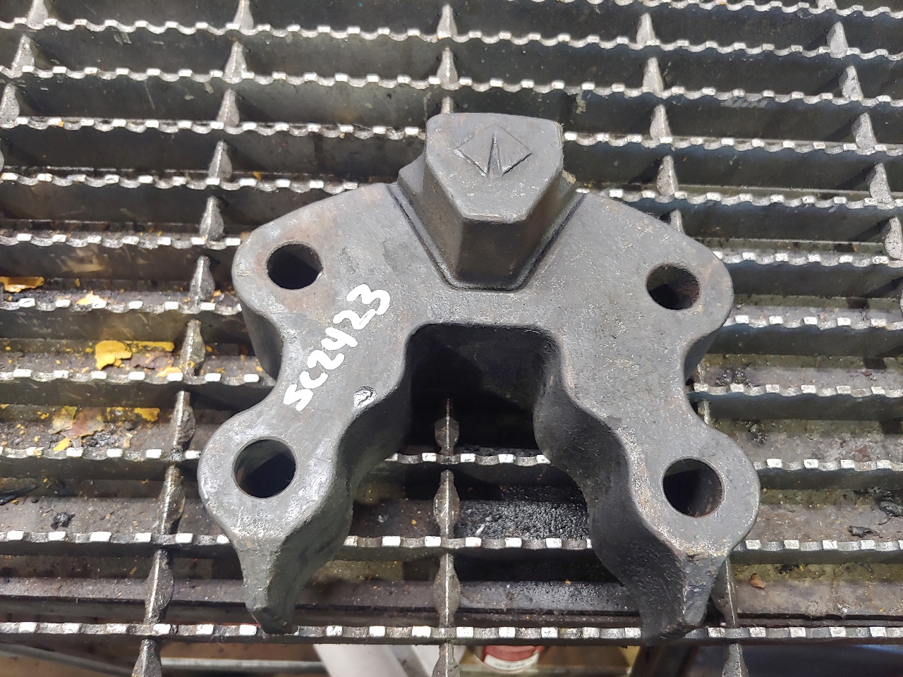 INTERNATIONAL 4300 TRUCK ENGINE MOUNT FOR SALE #3532950C3