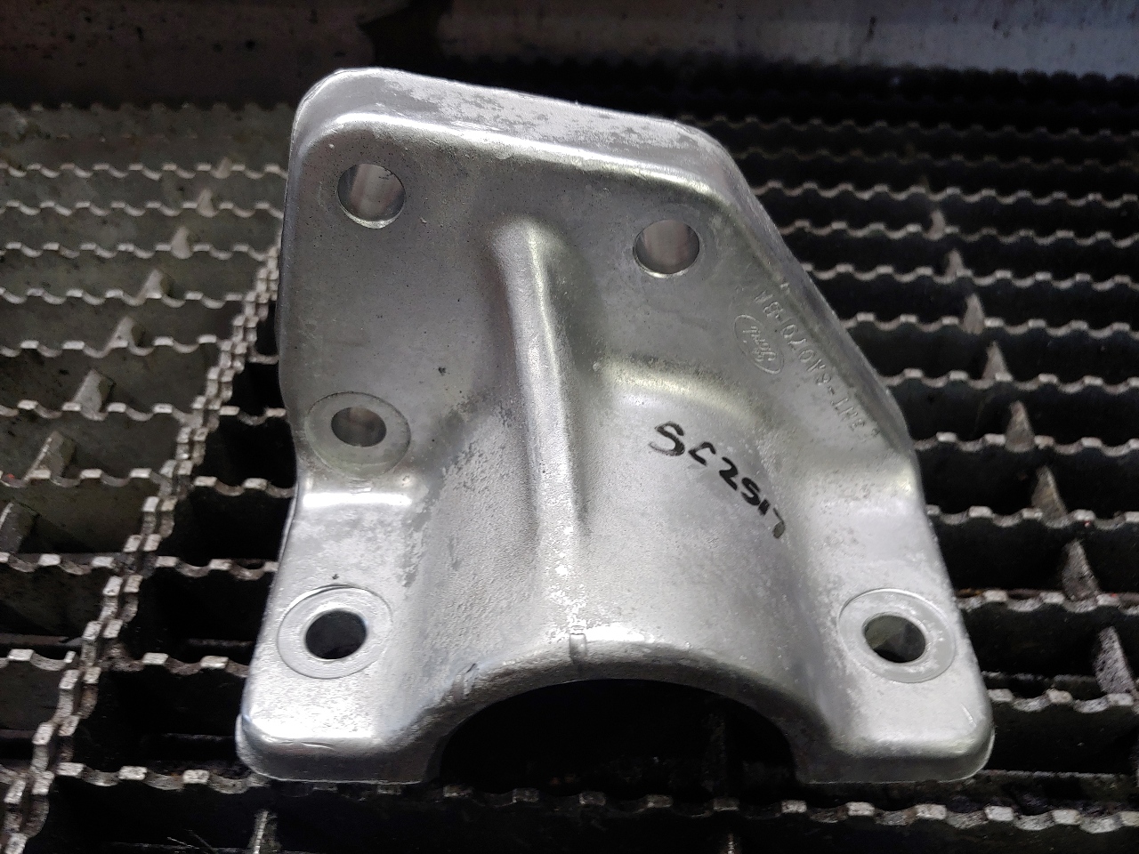 CUMMINS 6BT ENGINE MOUNT FOR SALE #F3HT-6A070-BA