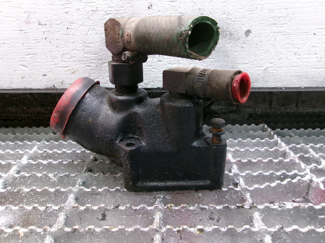 INTERNATIONAL COOLANT OUTLET WATER PIPE FOR SALE #1664605C1