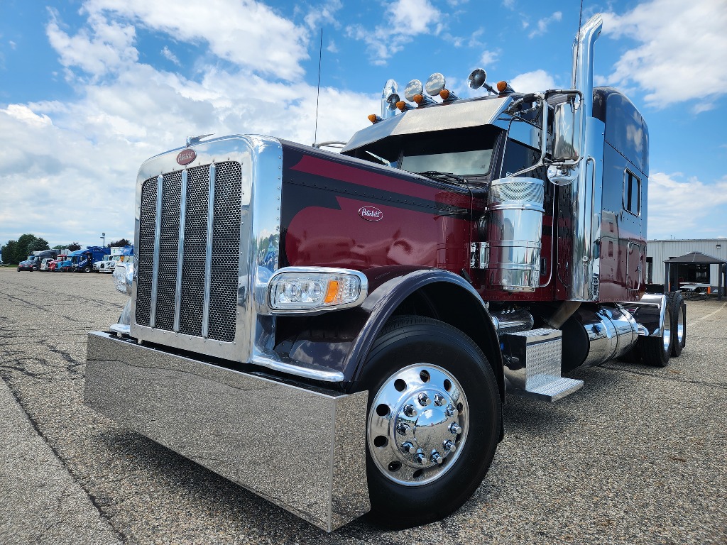 Peterbilt 389 Sleeper