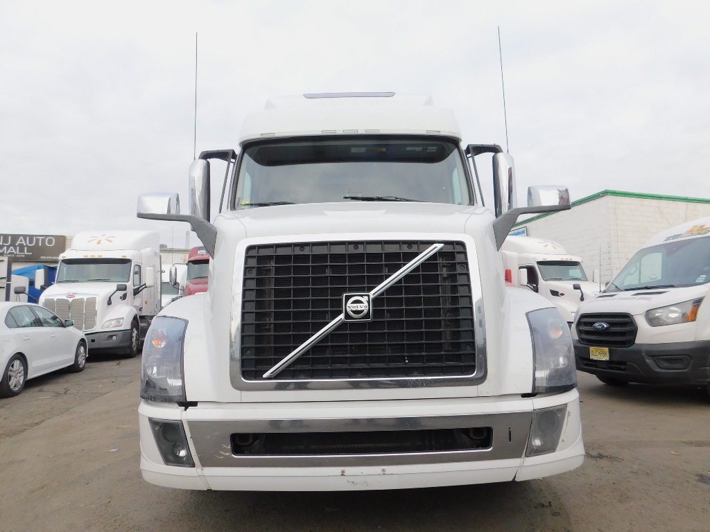 2017 VOLVO VNL TANDEM AXLE SLEEPER FOR SALE #2338