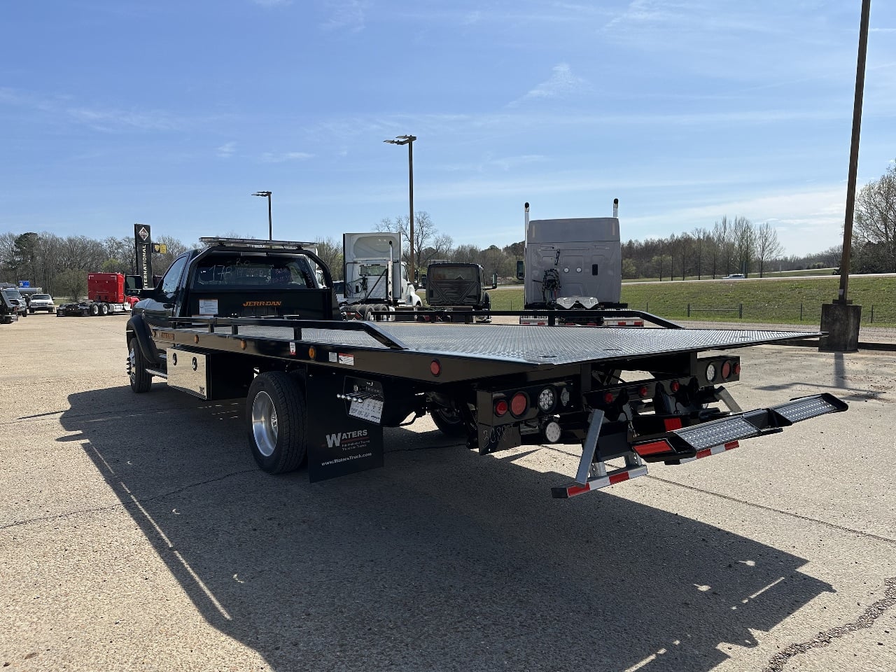 WATERS Wreckers - Jerr-Dan Wreckers, Rollbacks & Carriers